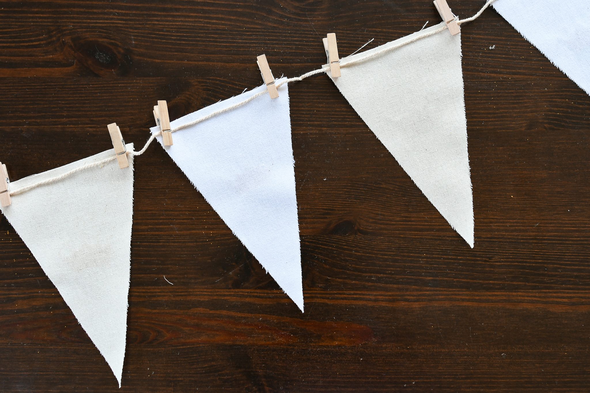 Katoenen vlaggetjes maken voor Koningsdag - So Celebrate! - vier de ...