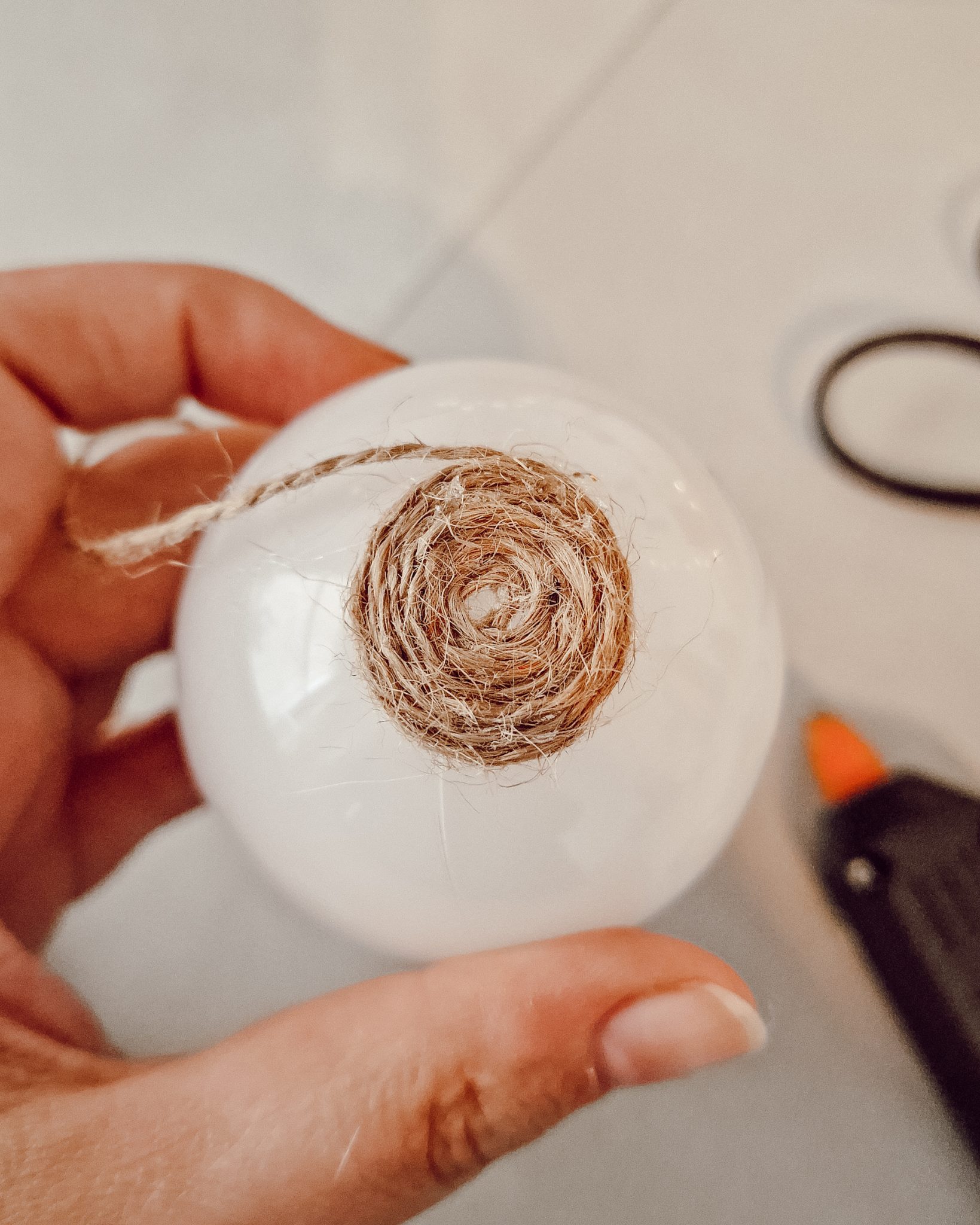DIY | Peer maken van een peertje (lamp) - So Celebrate! - vier de seizoenen