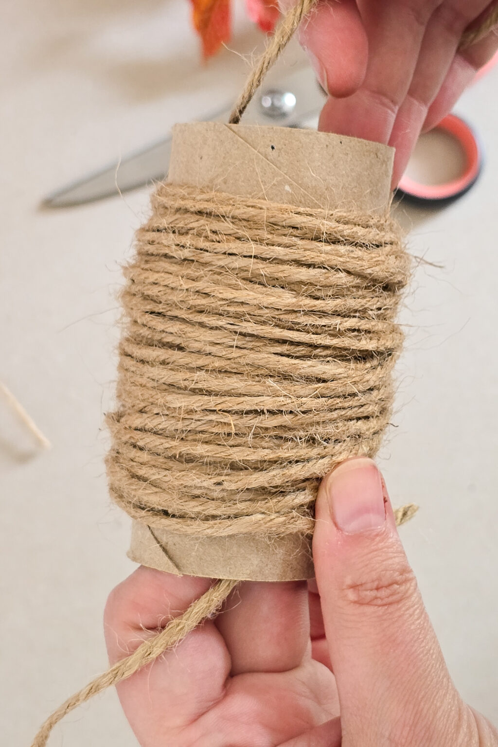 DIY | Pompoenen maken van jute tuintouw & takjes - So Celebrate! - vier ...